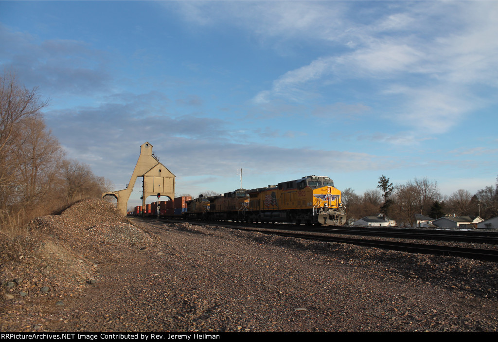 UP 5923 & others (2)